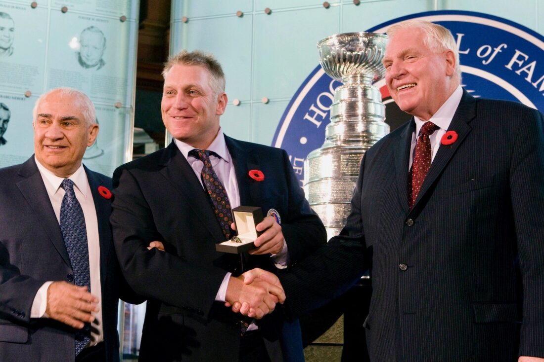 Former Blackhawks forward and Hall of Fame executive Bill Hay has died ...